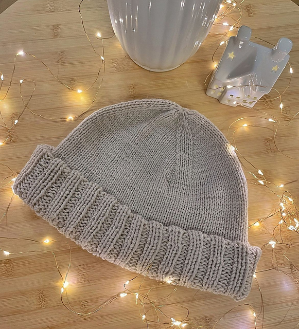 Ravelry: Simple Hat pattern by Dziergane Niebo