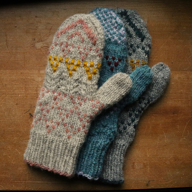 Ravelry: Rubus Mittens pattern by Natalie Wright