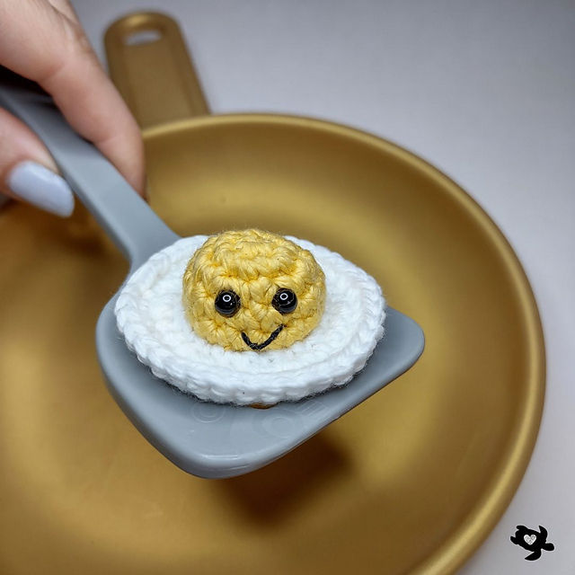 Ravelry: Fried egg pattern by Natalina Craft