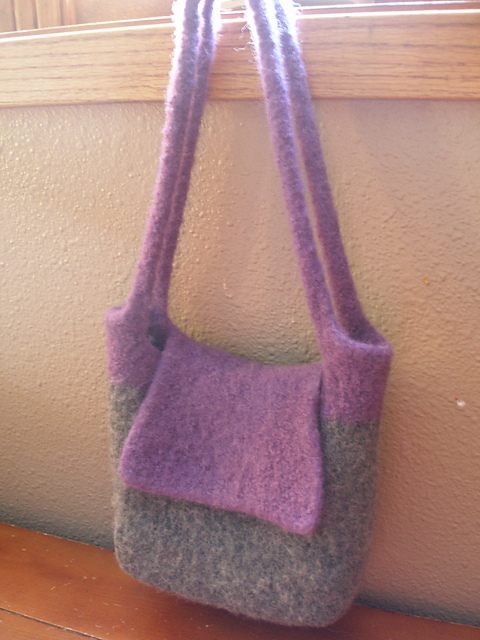 Ravelry: Felted Bag pattern by Jessica Gutoski