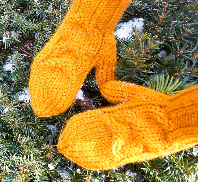 Ravelry: Owl Chunky Knit Mittens pattern by Crystal Lybrink