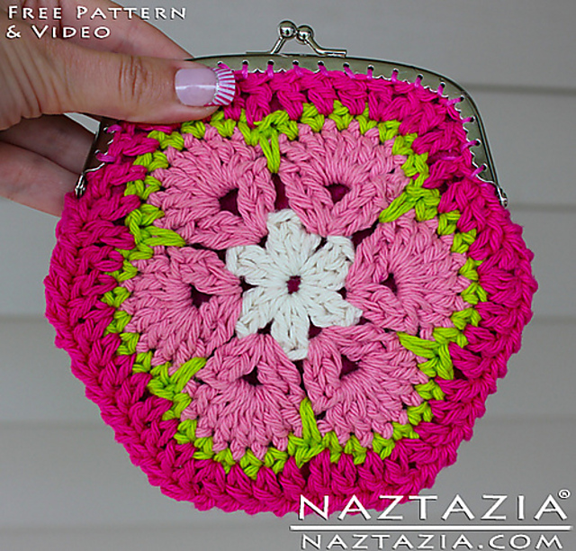 Ravelry: African Flower Change Purse pattern by Naztazia
