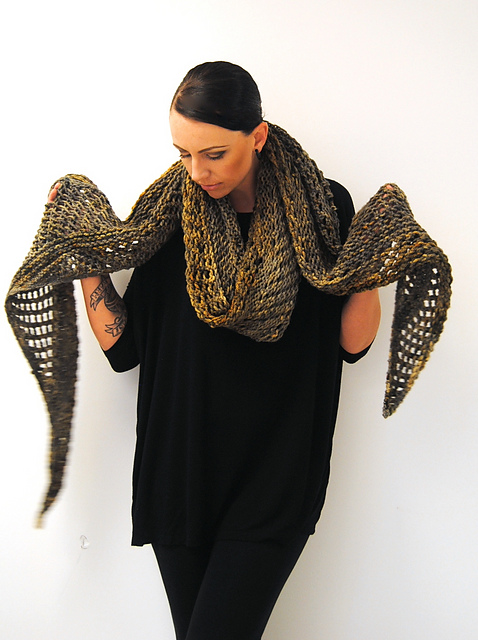 Ravelry: Hugely pattern by Lisa Mutch