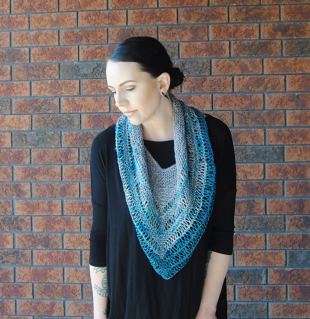 Ravelry: Veer Cowl pattern by Lisa Mutch
