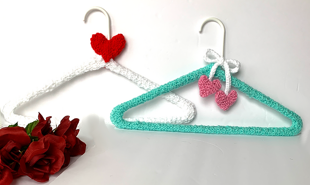 Ravelry: Heart Clothes Hangers pattern by Frugal Knitting Haus