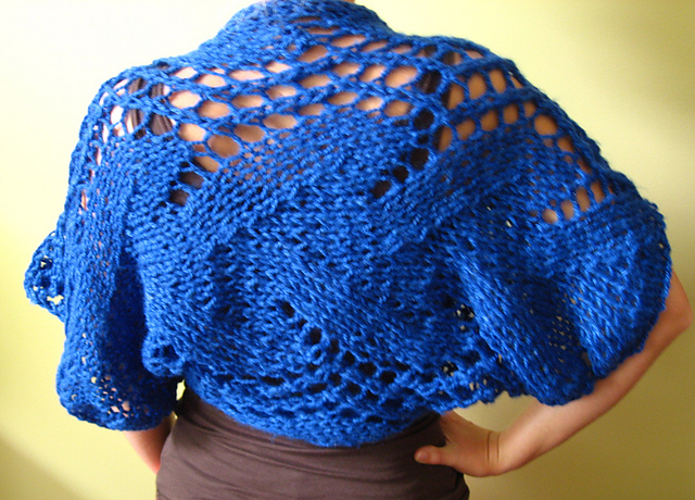Ravelry: Ocean Waves Kimono Sweater pattern by Natalie Einterz