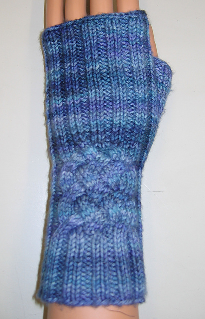 Ravelry: Needle Nook Hiawassee Handwarmers pattern by Arlene Jacobson