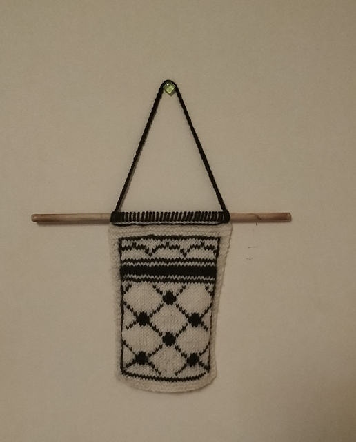 Ravelry: Keffiyeh Colourwork chart! pattern by Ngaire KG