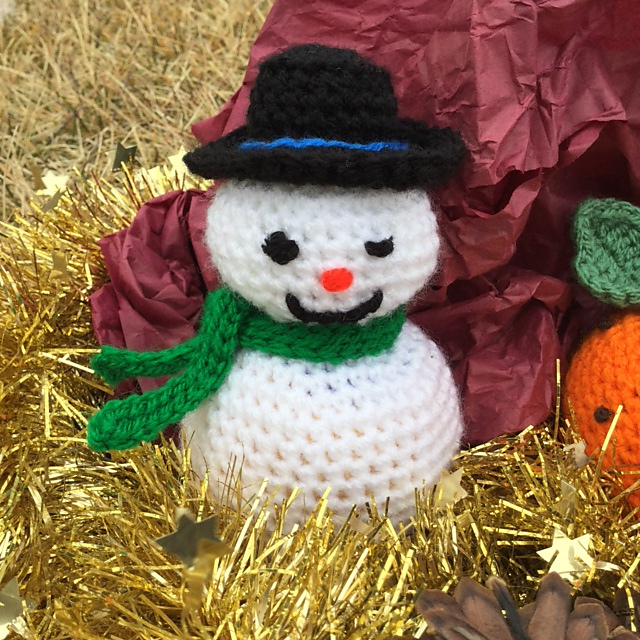 Ravelry: Chocolate Orange Cover (Winky Snowman) pattern by Niamh Holcroft