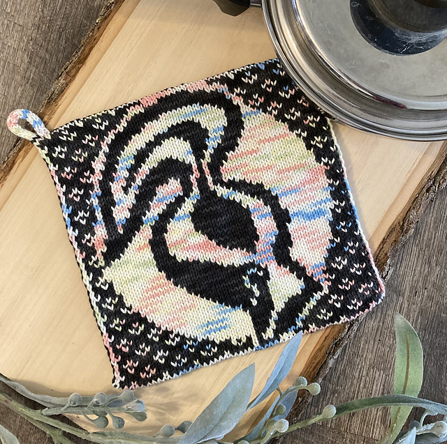 Ravelry: Woodland Skunk Potholder pattern by Donielle Oliver Showvay