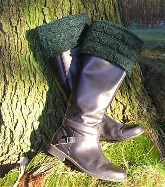 Ravelry: wavy cable boot toppers pattern by robin nickerson