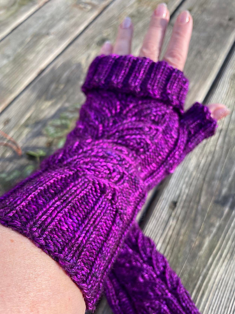 Ravelry: Tangled Brambles pattern by Nicki MacKenzie