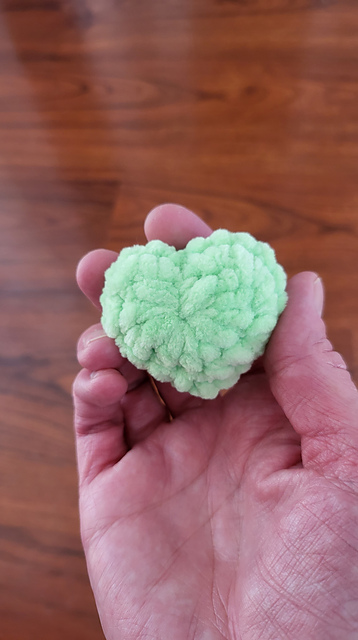 Ravelry: Pocket Heart pattern by Nicole Hennek