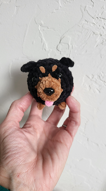Ravelry: Pocket Rottweiler pattern by Nicole Hennek