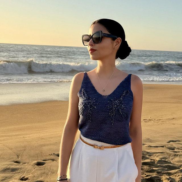 Ravelry: Top Zafiro pattern by Nicole Tobar