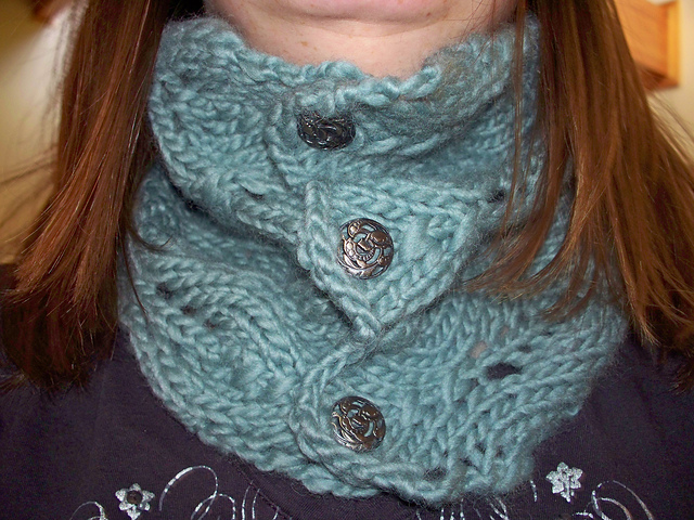 Ravelry: Niemiknits Cowl pattern by Kristin Niemi
