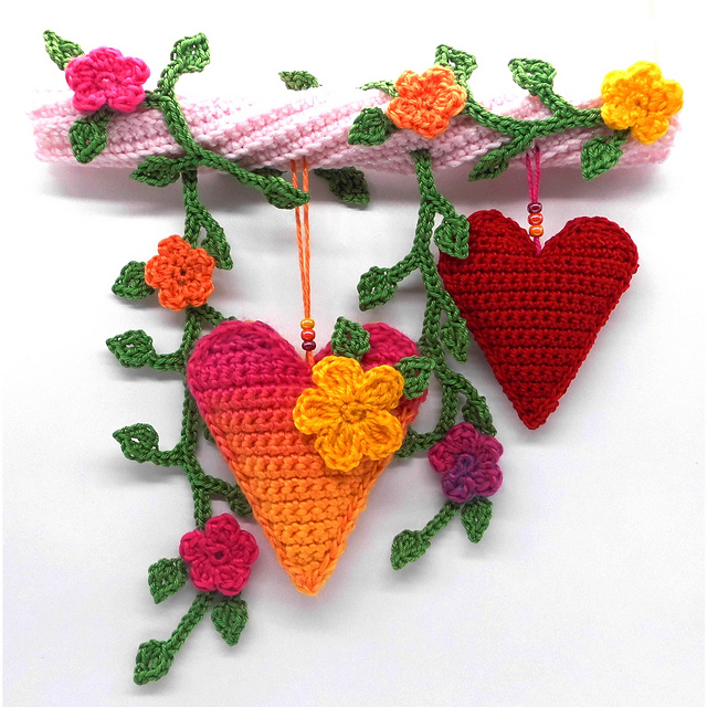 Ravelry: Hanging decoration hearts & flowers pattern by Somethinks Design