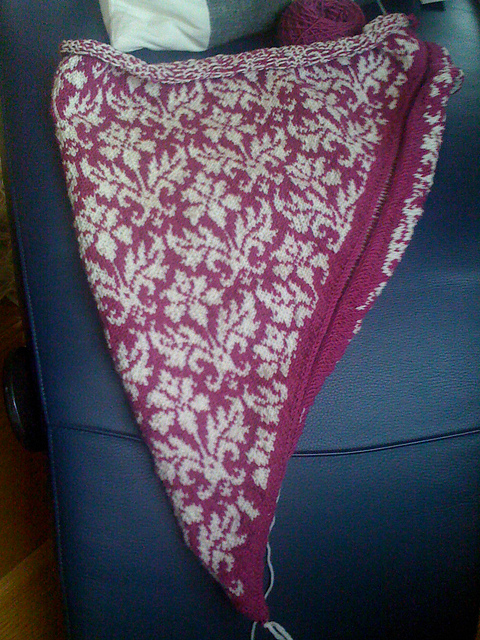 Ravelry: nikiboko's magenta THiSTLe SHaWL