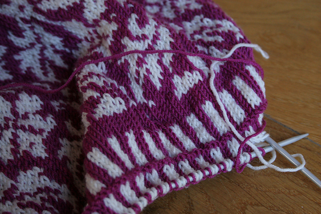Ravelry: nikiboko's magenta THiSTLe SHaWL