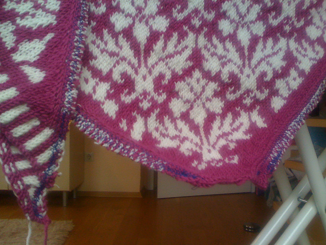 Ravelry: nikiboko's magenta THiSTLe SHaWL