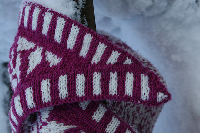 Ravelry: nikiboko's magenta THiSTLe SHaWL