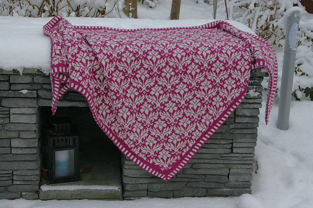 Ravelry: nikiboko's magenta THiSTLe SHaWL