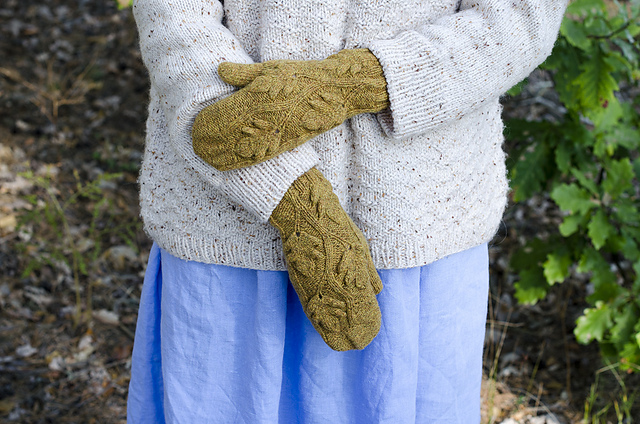Ravelry: Fall Foliage Mittens pattern by Anna Radchenko