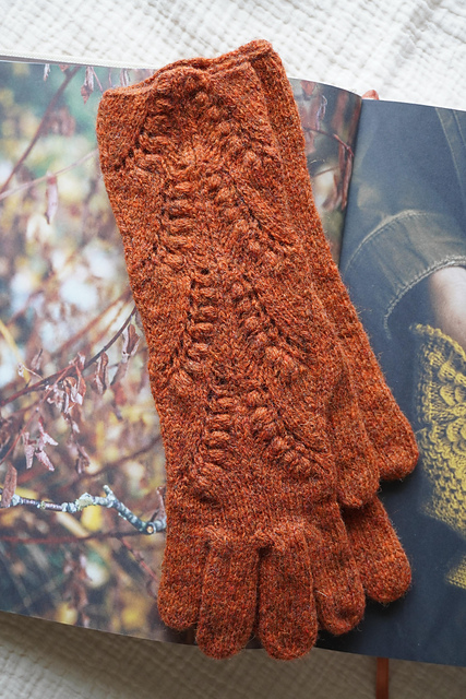Ravelry: Harvest gloves pattern by Anna Radchenko