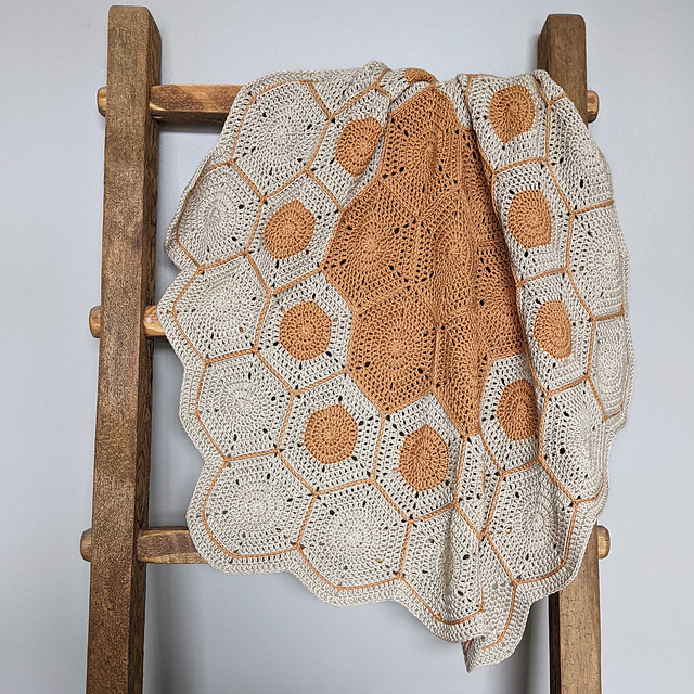 Ravelry: Hive 35 pattern by Nina Chicago