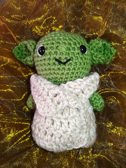 Ravelry: Mini Baby Yoda (Grogu) pattern by Tracy Broodryk