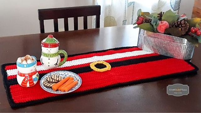 Ravelry: Santa Table Runner pattern by Cindy Unangst