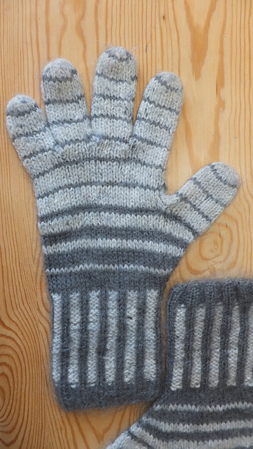 Ravelry: Crosscountry Gloves pattern by Alina Khasanova