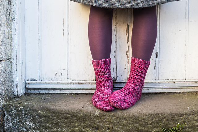 Ravelry: Saunders Socks pattern by Joanne Scrace