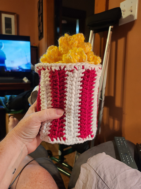 Ravelry: Popcorn roll-up scarf pattern by Nancy Zimmer