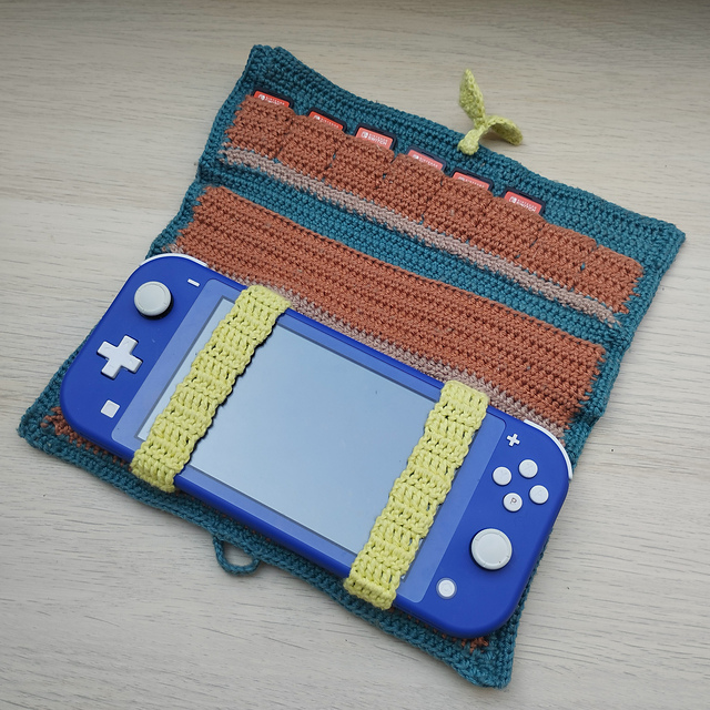 Ravelry: Switch Case Korok (The Legend of Zelda) pattern by Oceane Koska