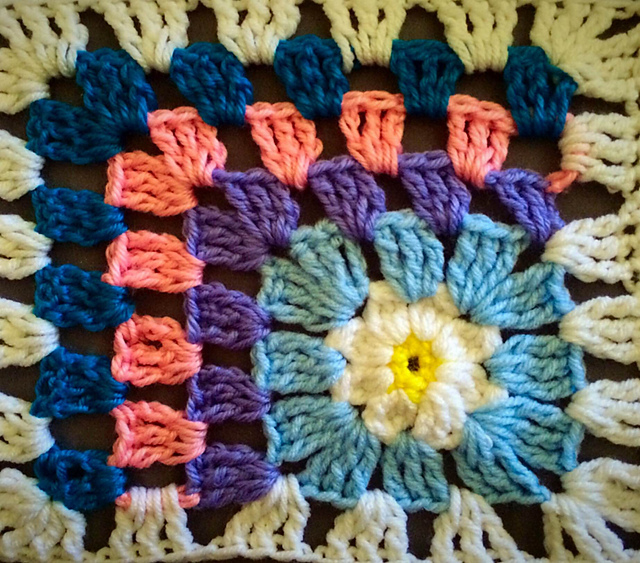 Ravelry: Springtime Daisies Square pattern by Jessica Swaney