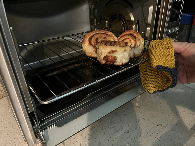 Ravelry: Fingertip Hot Pads pattern by Roberta Beck