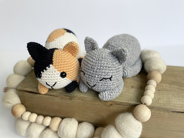 Ravelry: Amos the Cat pattern by Lindsey Roe