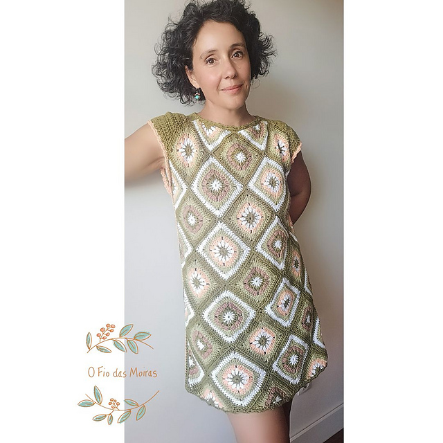 Ravelry: Vestido Momo pattern by O Fio das Moiras