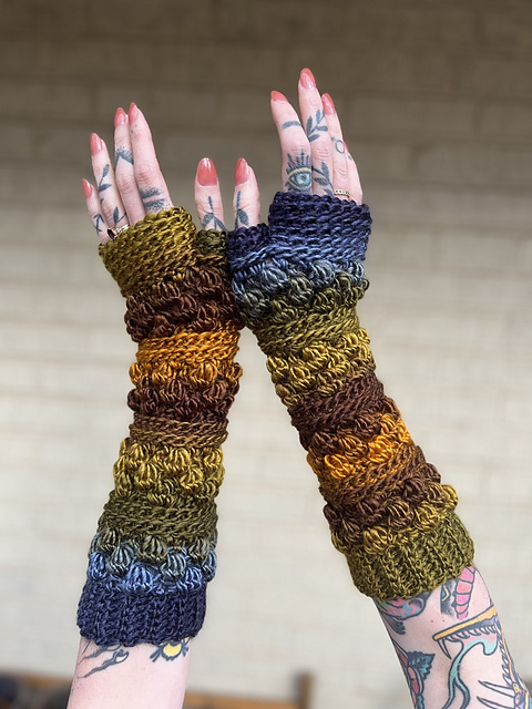 Ravelry: Wobble Bobble Gloves pattern by Hannah Bovender