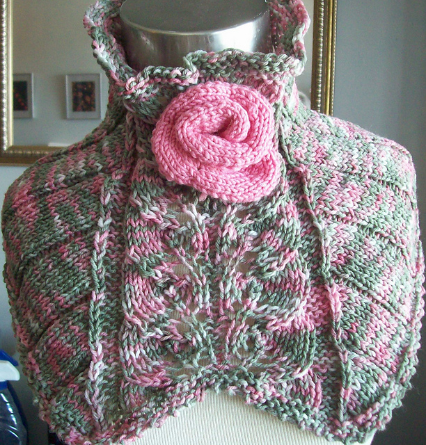 Ravelry: Leafy Cowl Collar pattern by oftroy
