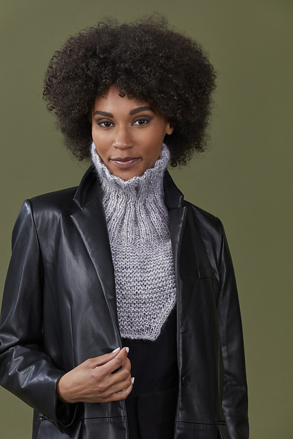 Ravelry: Hazel Neckwarmer pattern by Teresa Chorzepa