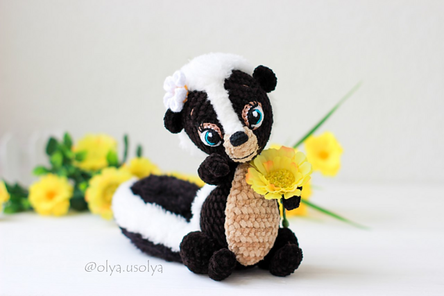 Ravelry: Skunk Flo pattern by Olya Usoltseva