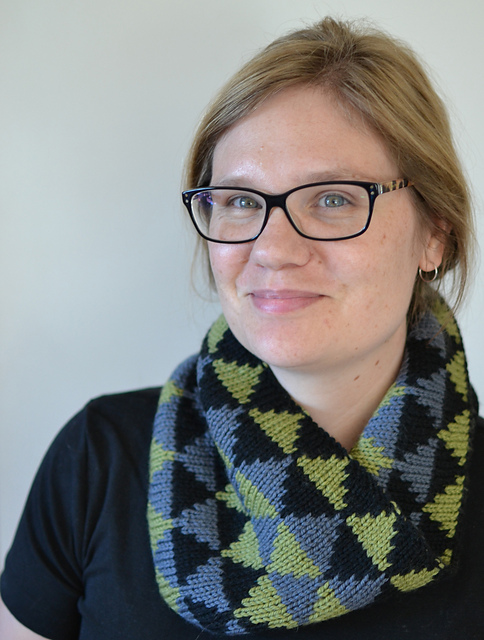 Ravelry: Stacked Triangles Double-Knit Cowl pattern by Tanya Today