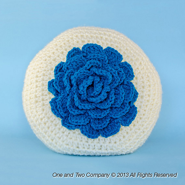 Ravelry: Big Flower Pillow pattern by Carolina Guzman