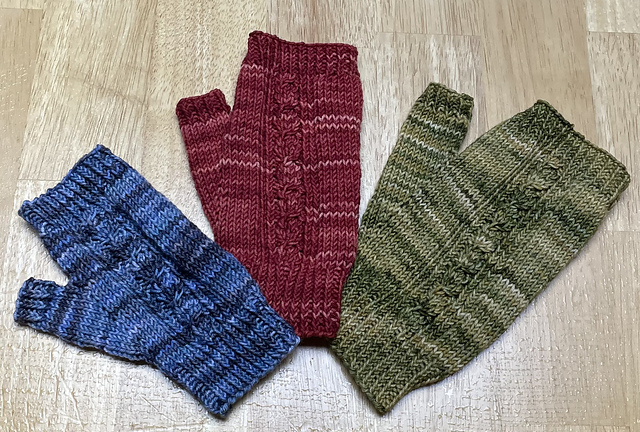 Ravelry: Rhombus Delight Mitts pattern by Susan Gressman