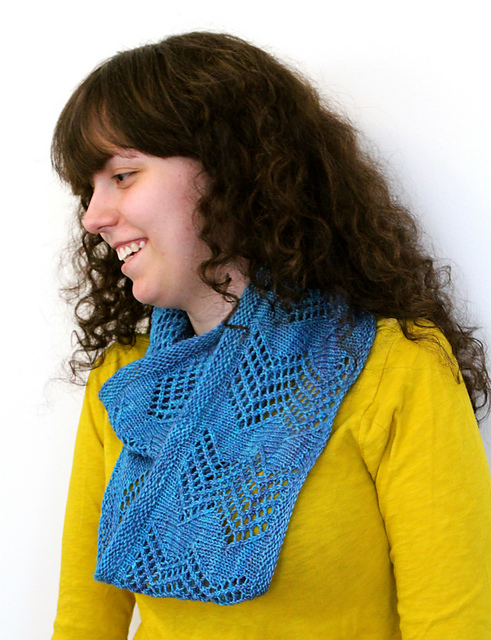 Ravelry: Atwood Infinity Scarf pattern by Sarah Eyre