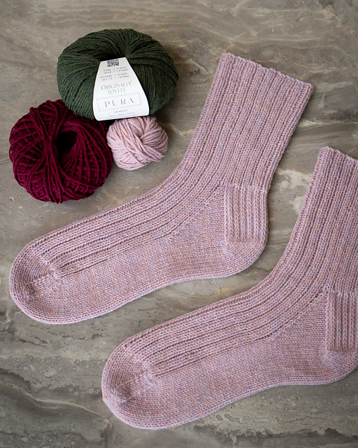 Ravelry: Fireside Socks pattern by Kaitlin Barthold