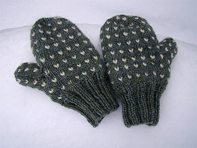 Ravelry: Thrum mittens pattern by Camilla Valley Farm