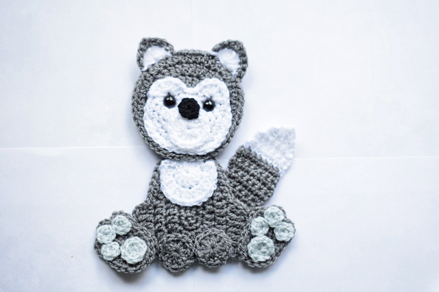 Ravelry: Wolf applique pattern by Tidzhen Gyuldzhu